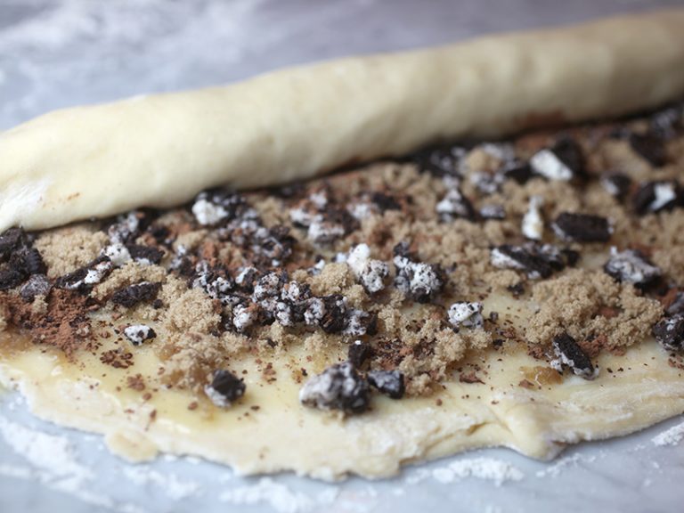 Oreo Cookie Rolls - Bakerella