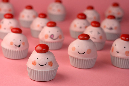 Cartoon Cupcake Bites - Bakerella