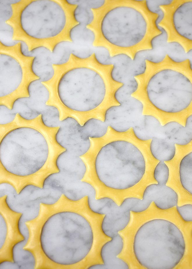 Hello Sunshine Cake Pops - Bakerella