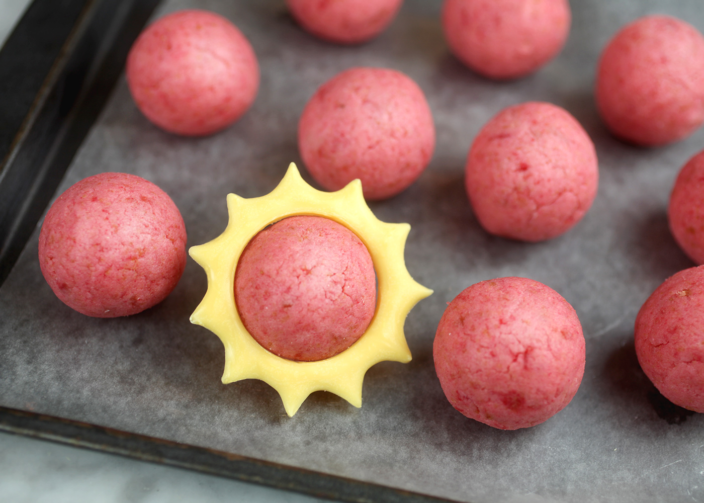 Hello Sunshine Cake Pops | Bakerella