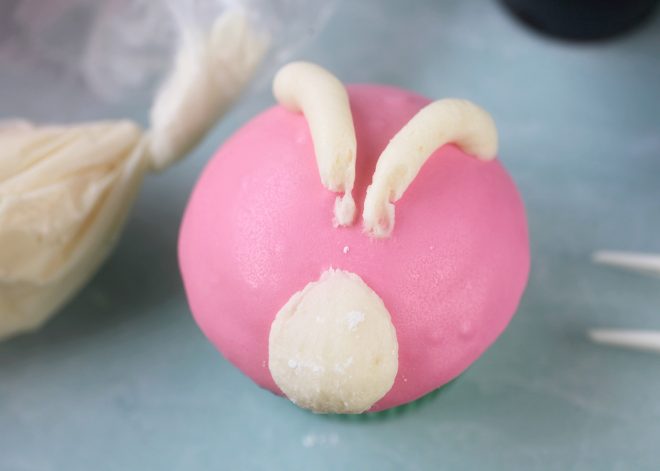 Buttercream Bunny Cupcakes - Bakerella