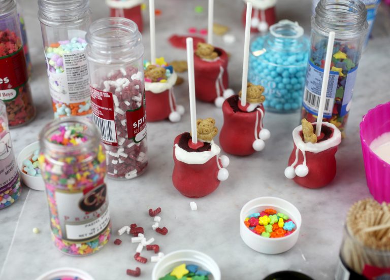 Santa’s Bag Cake Pops - Bakerella